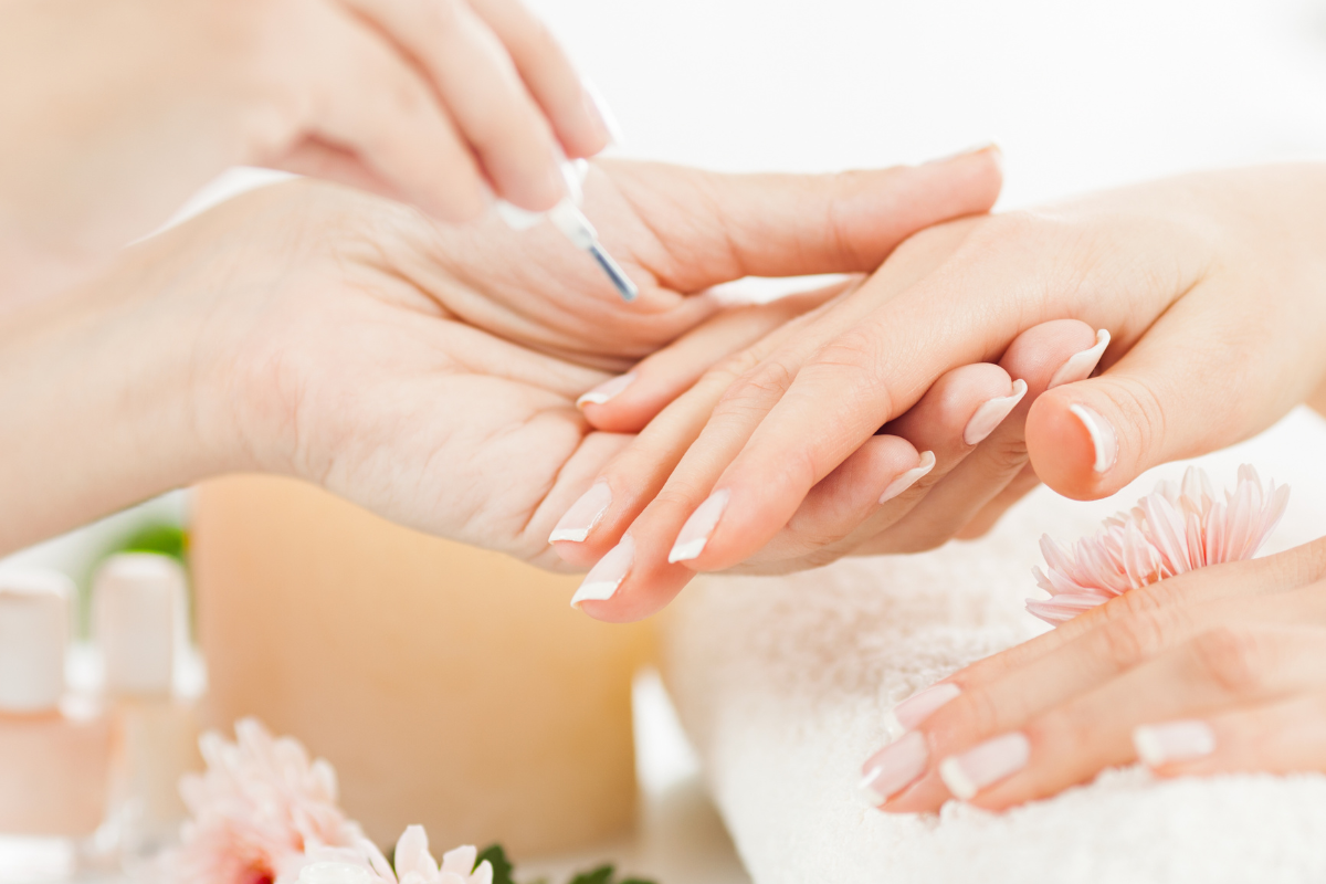 LUXURY MANICURE COURSE - HB Academy